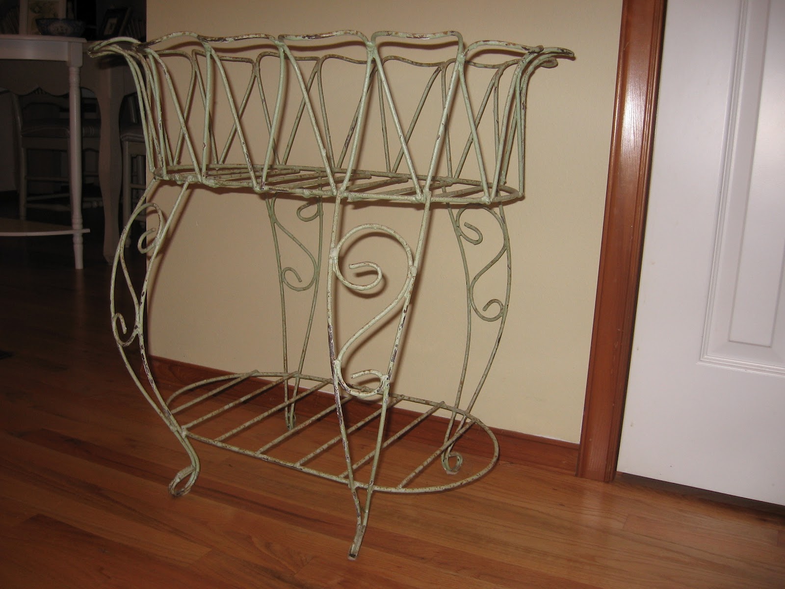 BeaucoupVintageFinds: Vintage Wire Planter